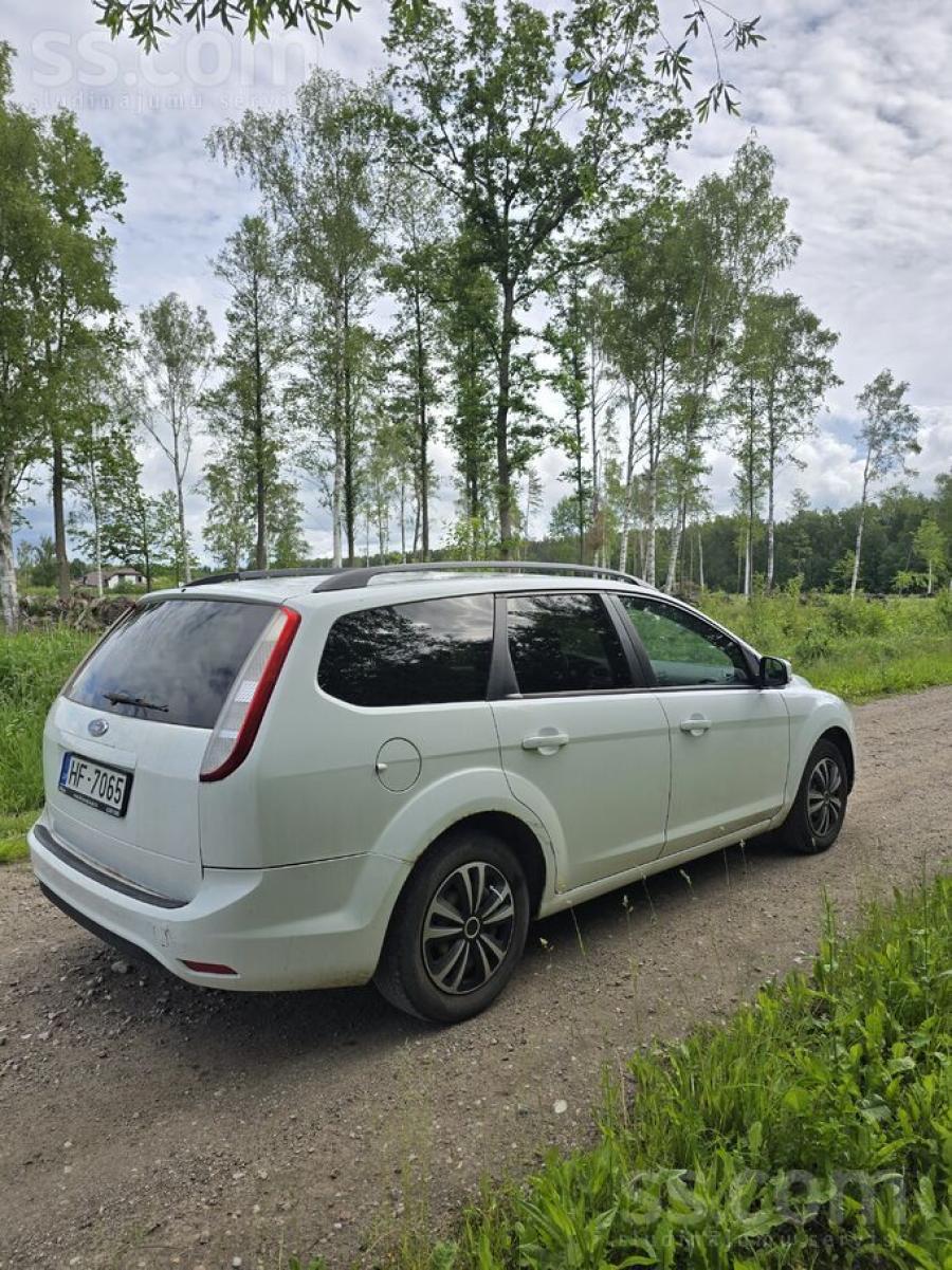 Balts Ford Focus 2008 Jelgava, ar dzinēja tilpumu 1.60 L un nobraukumu 252 tūkst. km par 600 €, foto 4 vietnē AUTOMOTO.COM.LV