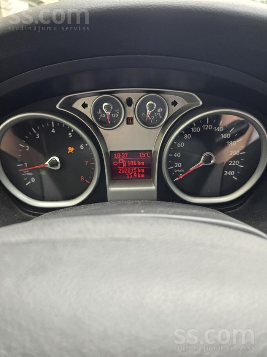 Balts Ford Focus 2008 Jelgava, ar dzinēja tilpumu 1.60 L un nobraukumu 252 tūkst. km par 600 €, foto 6 vietnē AUTOMOTO.COM.LV