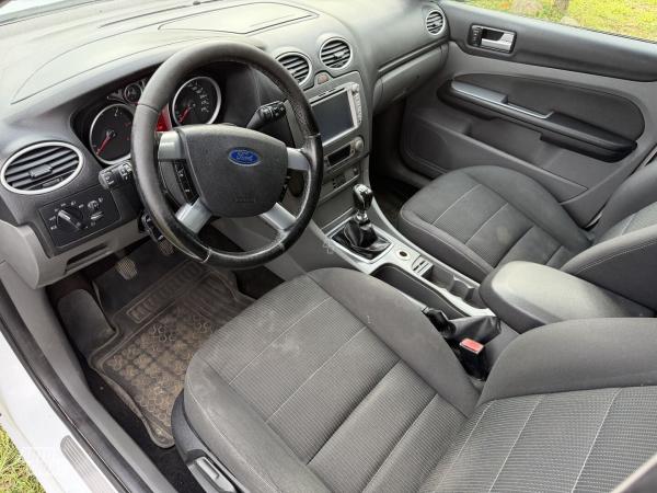 White Ford Focus 2008 in Jurbarkas, with an engine capacity of 2.00 L and mileage of 390 thousand km for 1200 €, photo 7 on AUTOMOTO.COM.LV