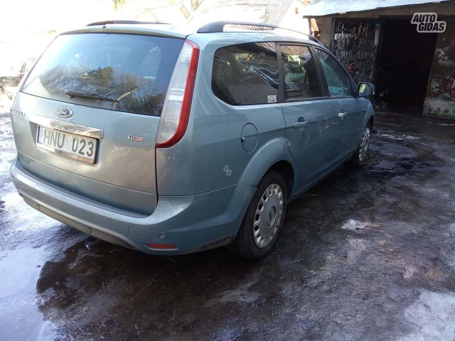 White Ford Focus 2009 in Vilnius, with an engine capacity of 1.60 L and mileage of 210 thousand km for 999 €, photo 3 on AUTOMOTO.COM.LV