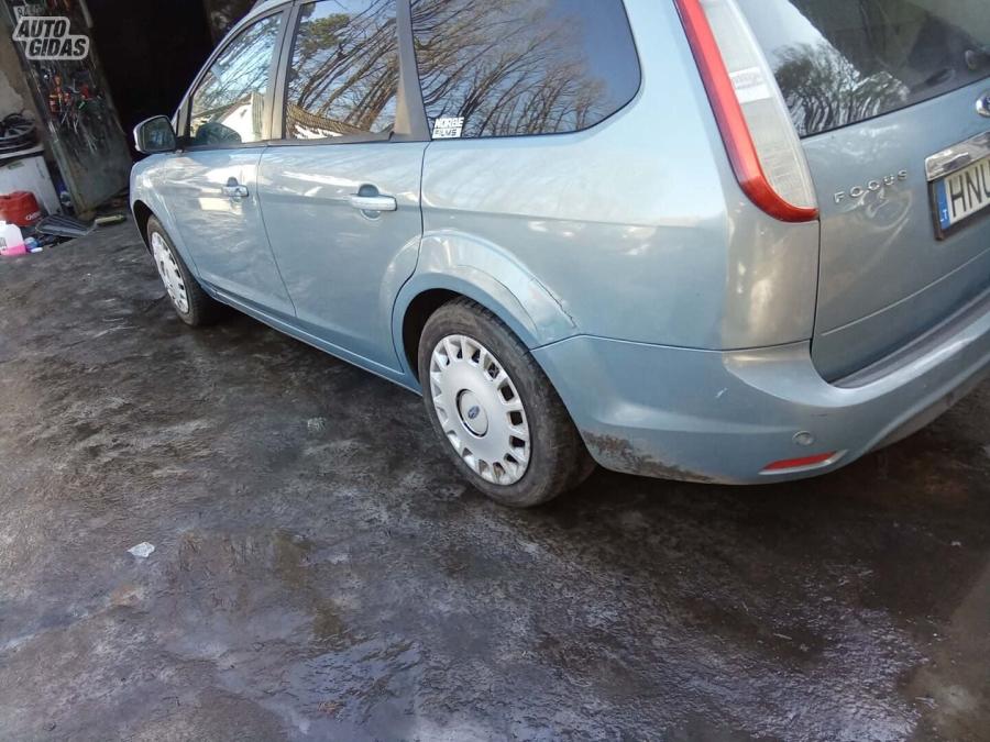 White Ford Focus 2009 in Vilnius, with an engine capacity of 1.60 L and mileage of 210 thousand km for 999 €, photo 4 on AUTOMOTO.COM.LV