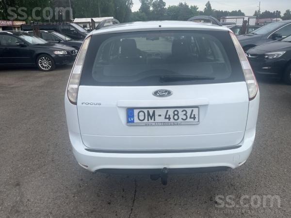 White Ford Focus 2010 in Riga, with an engine capacity of 1.60 L and mileage of 0 thousand km for 2850 €, photo 7 on AUTOMOTO.COM.LV