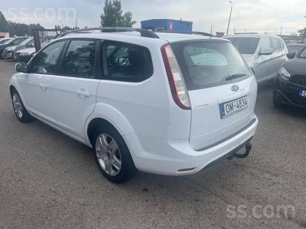 White Ford Focus 2010 in Riga, with an engine capacity of 1.60 L and mileage of 0 thousand km for 2850 €, photo 8 on AUTOMOTO.COM.LV