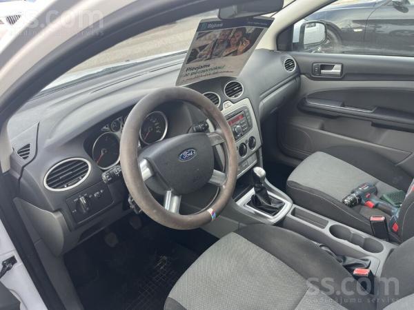 White Ford Focus 2010 in Riga, with an engine capacity of 1.60 L and mileage of 0 thousand km for 2850 €, photo 9 on AUTOMOTO.COM.LV