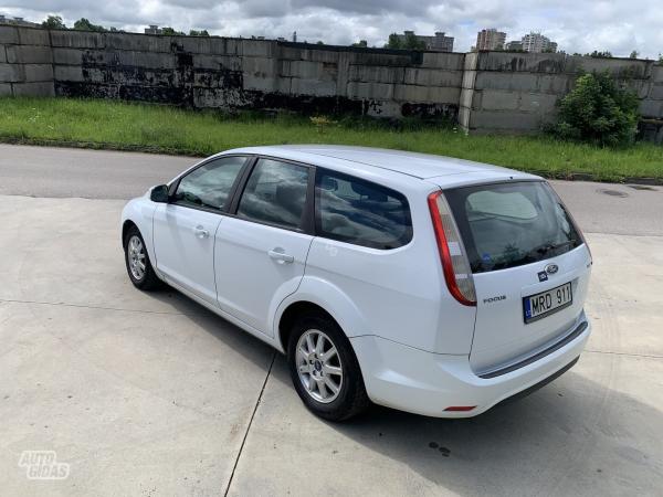 Balts Ford Focus 2010 Kauņa, ar dzinēja tilpumu 1.60 L un nobraukumu 320 tūkst. km par 1600 €, foto 3 vietnē AUTOMOTO.COM.LV
