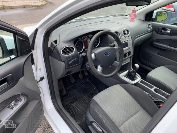 Balts Ford Focus 2010 Kauņa, ar dzinēja tilpumu 1.60 L un nobraukumu 320 tūkst. km par 1600 €, foto 6 vietnē AUTOMOTO.COM.LV