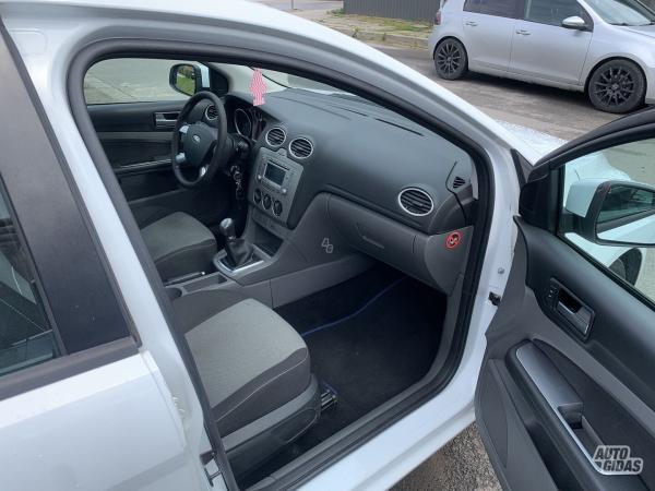 Balts Ford Focus 2010 Kauņa, ar dzinēja tilpumu 1.60 L un nobraukumu 320 tūkst. km par 1600 €, foto 7 vietnē AUTOMOTO.COM.LV