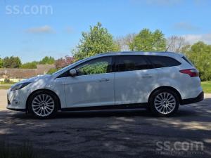 White Ford Focus 2011 in Liepaja, with an engine capacity of 1.60 L and mileage of 224 thousand km for 4500 €, photo 7 on AUTOMOTO.COM.LV