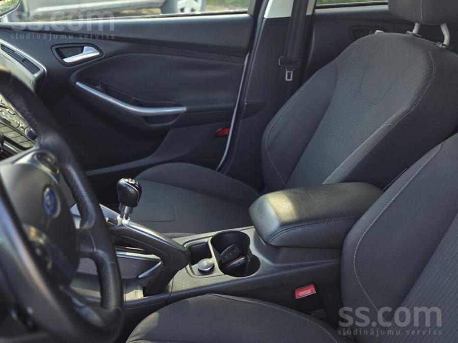 White Ford Focus 2011 in Liepaja, with an engine capacity of 1.60 L and mileage of 224 thousand km for 4500 €, photo 13 on AUTOMOTO.COM.LV