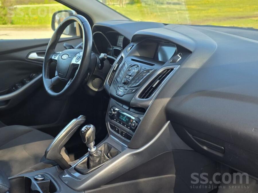 White Ford Focus 2011 in Liepaja, with an engine capacity of 1.60 L and mileage of 224 thousand km for 4500 €, photo 16 on AUTOMOTO.COM.LV