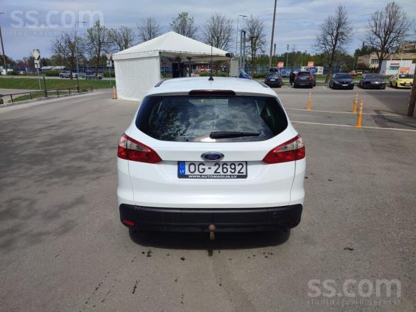 White Ford Focus 2011 in Riga, with an engine capacity of 1.60 L and mileage of 145 thousand km for 1950 €, photo 6 on AUTOMOTO.COM.LV