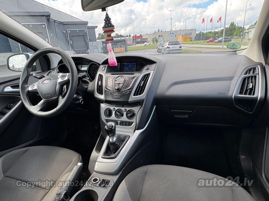 White Ford Focus 2011 in Rapla, with an engine capacity of 1.60 L and mileage of 0 thousand km for 2200 €, photo 8 on AUTOMOTO.COM.LV