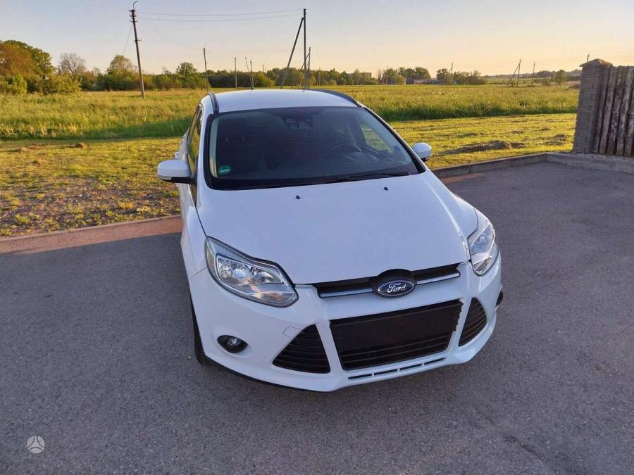 White Ford Focus 2011 in Marijampole, with an engine capacity of 1.60 L and mileage of 183 thousand km for 2750 €, photo 5 on AUTOMOTO.COM.LV