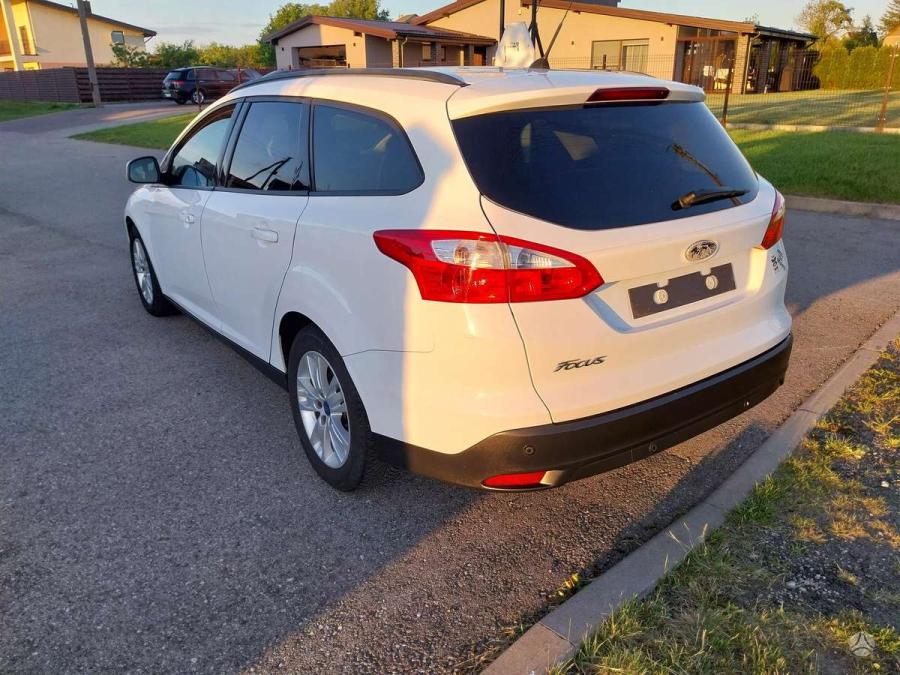 White Ford Focus 2011 in Marijampole, with an engine capacity of 1.60 L and mileage of 183 thousand km for 2750 €, photo 6 on AUTOMOTO.COM.LV