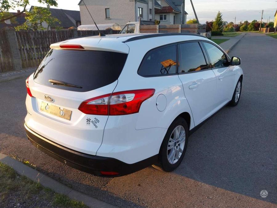 White Ford Focus 2011 in Marijampole, with an engine capacity of 1.60 L and mileage of 183 thousand km for 2750 €, photo 12 on AUTOMOTO.COM.LV