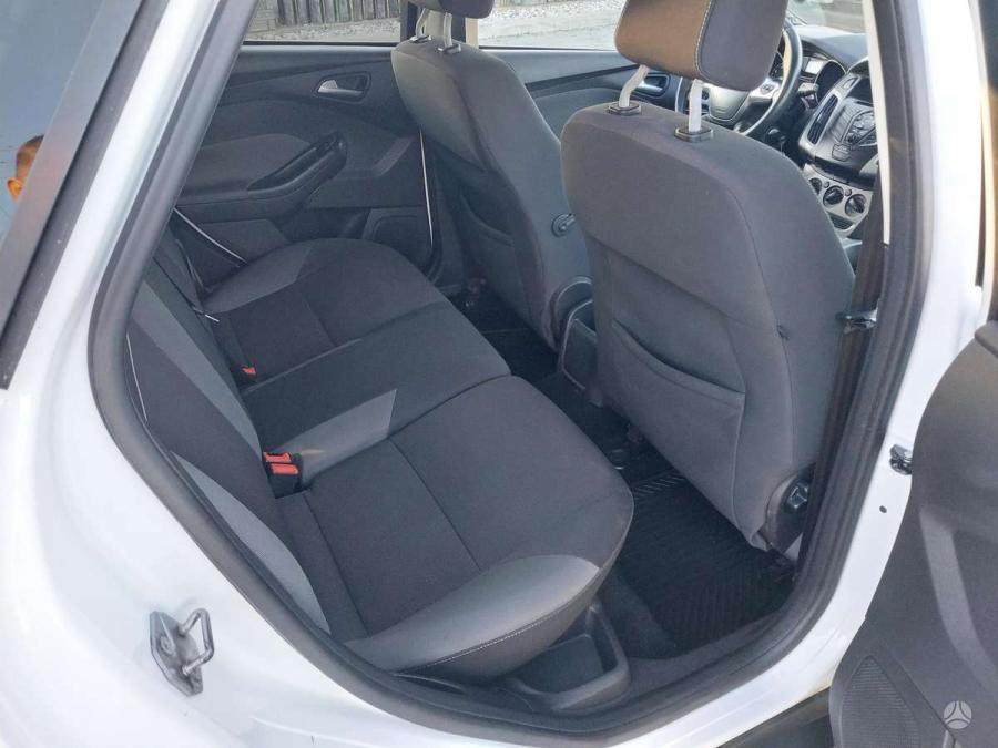 White Ford Focus 2011 in Marijampole, with an engine capacity of 1.60 L and mileage of 183 thousand km for 2750 €, photo 14 on AUTOMOTO.COM.LV