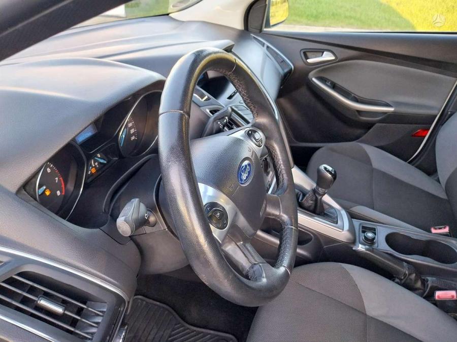 White Ford Focus 2011 in Marijampole, with an engine capacity of 1.60 L and mileage of 183 thousand km for 2750 €, photo 18 on AUTOMOTO.COM.LV