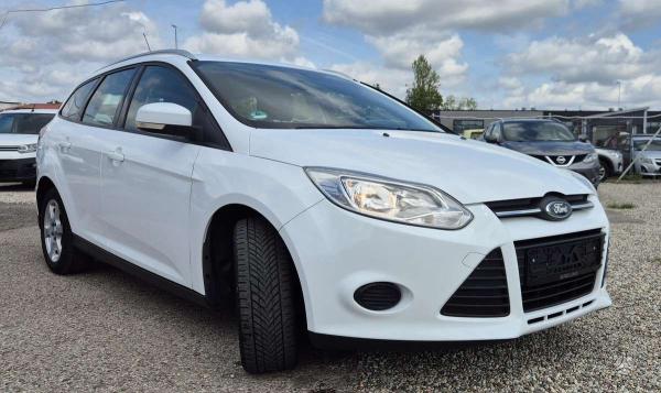 White Ford Focus 2011 in Kaunas, with an engine capacity of 1.60 L and mileage of 200 thousand km for 2550 €, photo 5 on AUTOMOTO.COM.LV