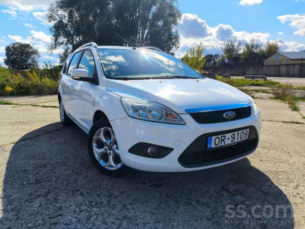White Ford Focus 2011 in Riga, with an engine capacity of 1.60 L and mileage of 234 thousand km for 2790 €, photo 4 on AUTOMOTO.COM.LV