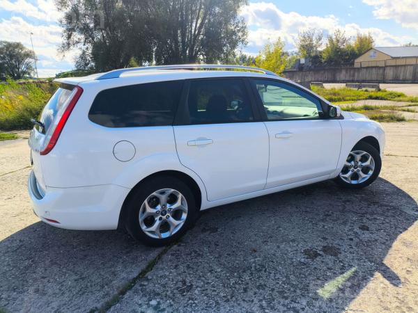 White Ford Focus 2011 in Riga, with an engine capacity of 1.60 L and mileage of 234 thousand km for 2790 €, photo 6 on AUTOMOTO.COM.LV
