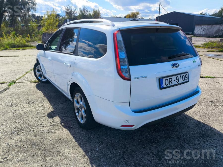 Balts Ford Focus 2011 Rīga, ar dzinēja tilpumu 1.60 L un nobraukumu 234 tūkst. km par 2790 €, foto 9 vietnē AUTOMOTO.COM.LV
