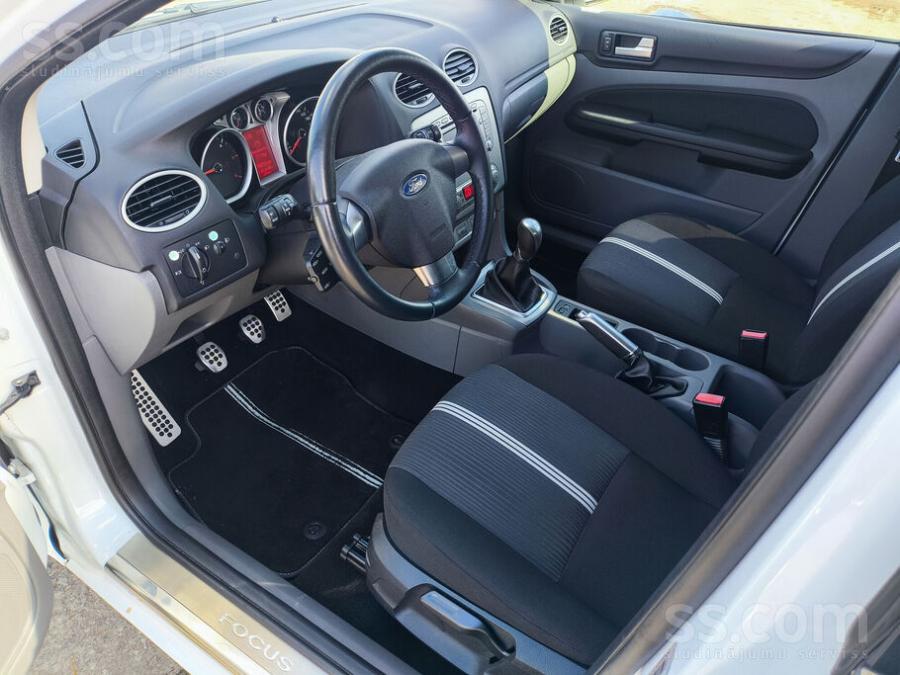 Balts Ford Focus 2011 Rīga, ar dzinēja tilpumu 1.60 L un nobraukumu 234 tūkst. km par 2790 €, foto 15 vietnē AUTOMOTO.COM.LV