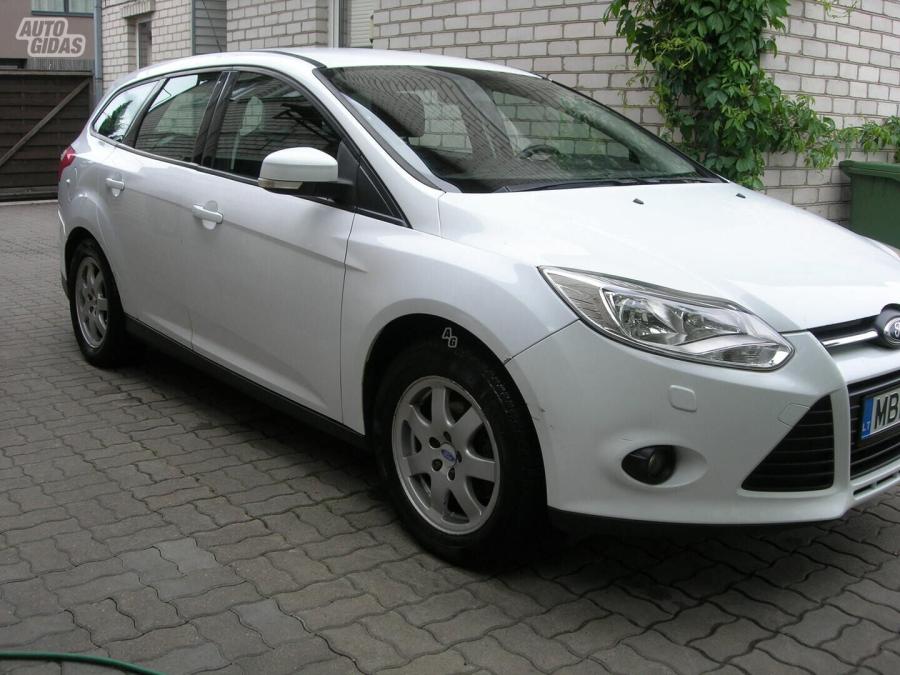 White Ford Focus 2012 in Kaunas, with an engine capacity of 1.60 L and mileage of 319 thousand km for 2199 €, photo 4 on AUTOMOTO.COM.LV