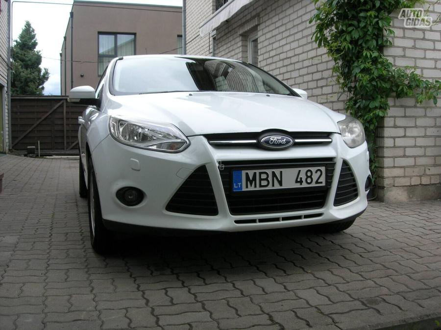 White Ford Focus 2012 in Kaunas, with an engine capacity of 1.60 L and mileage of 319 thousand km for 2199 €, photo 5 on AUTOMOTO.COM.LV