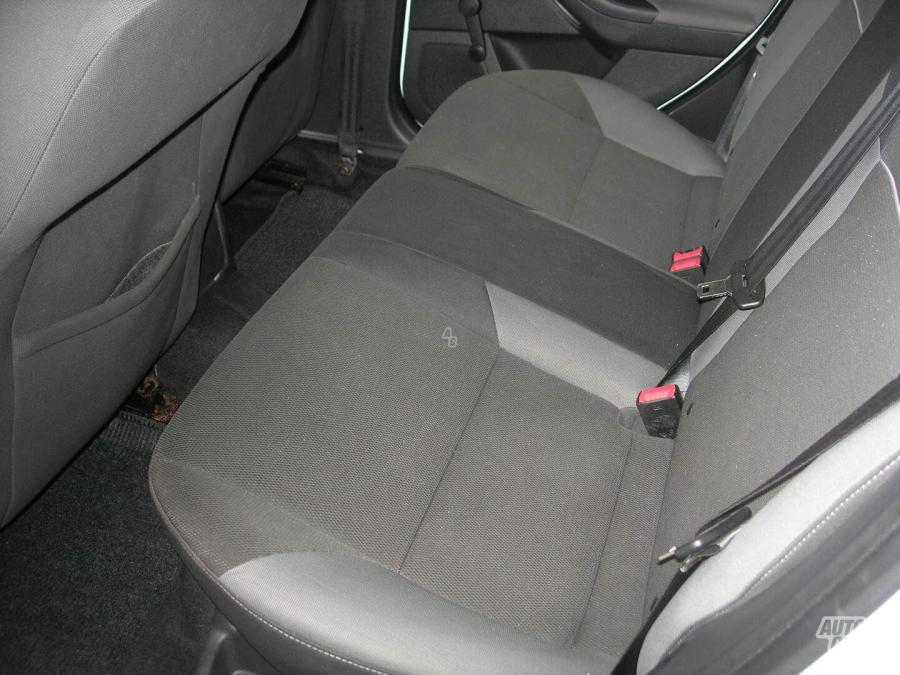 White Ford Focus 2012 in Kaunas, with an engine capacity of 1.60 L and mileage of 319 thousand km for 2199 €, photo 18 on AUTOMOTO.COM.LV