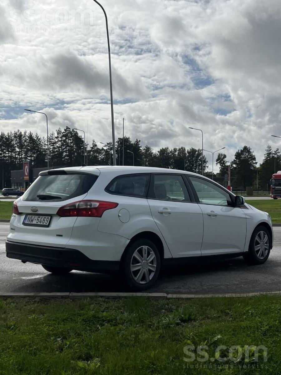 Balts Ford Focus 2012 Rīga, ar dzinēja tilpumu 1.60 L un nobraukumu 448 tūkst. km par 1450 €, foto 4 vietnē AUTOMOTO.COM.LV