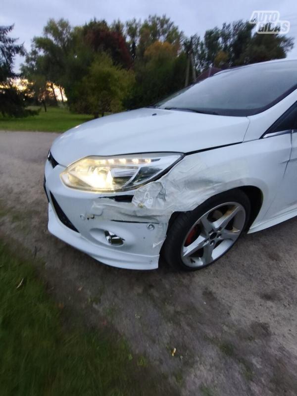 White Ford Focus 2012 in Sakiai, with an engine capacity of 2.00 L and mileage of 300 thousand km for 2700 €, photo 4 on AUTOMOTO.COM.LV