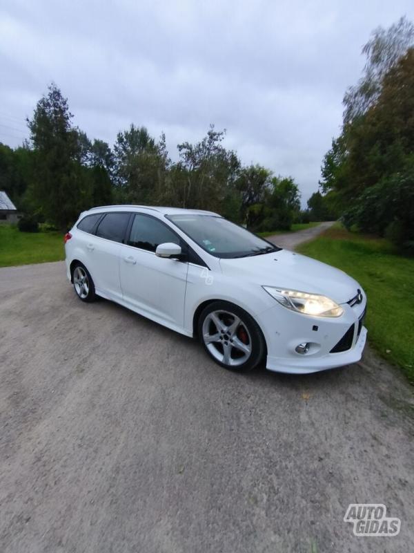 White Ford Focus 2012 in Sakiai, with an engine capacity of 2.00 L and mileage of 300 thousand km for 2700 €, photo 9 on AUTOMOTO.COM.LV