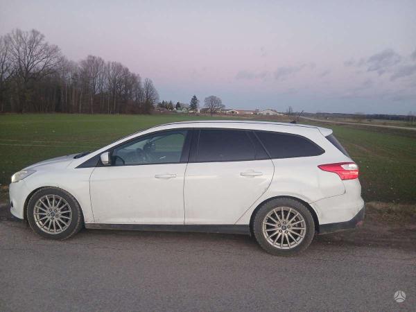 White Ford Focus 2013 in Jurbarkas, with an engine capacity of 2.00 L and mileage of 275 thousand km for 1999 €, photo 1 on AUTOMOTO.COM.LV