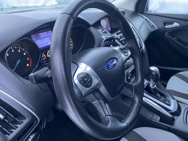 Balts Ford Focus 2013 Kauņa, ar dzinēja tilpumu 1.60 L un nobraukumu 134 tūkst. km par 4200 €, foto 9 vietnē AUTOMOTO.COM.LV