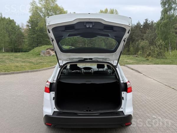 White Ford Focus 2013 in Liepaja, with an engine capacity of 1.60 L and mileage of 117 thousand km for 3500 €, photo 9 on AUTOMOTO.COM.LV