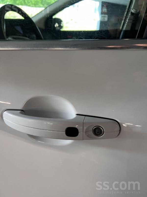 Balts Ford Focus 2013 Rīga, ar dzinēja tilpumu 2.00 L un nobraukumu 402 tūkst. km par 4100 €, foto 5 vietnē AUTOMOTO.COM.LV