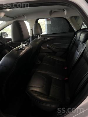 White Ford Focus 2013 in Riga, with an engine capacity of 2.00 L and mileage of 402 thousand km for 4100 €, photo 9 on AUTOMOTO.COM.LV