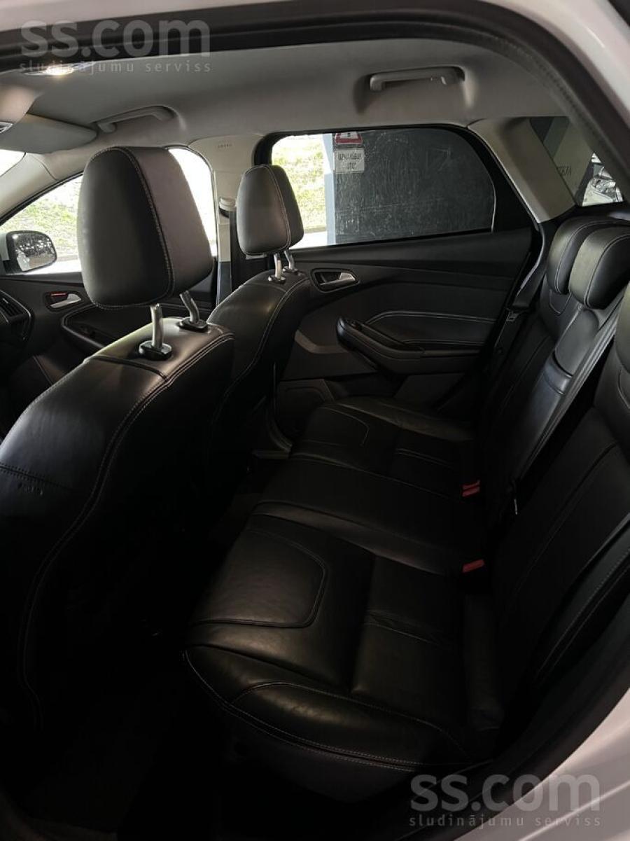 White Ford Focus 2013 in Riga, with an engine capacity of 2.00 L and mileage of 402 thousand km for 4100 €, photo 9 on AUTOMOTO.COM.LV