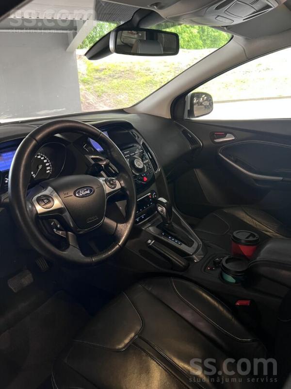 White Ford Focus 2013 in Riga, with an engine capacity of 2.00 L and mileage of 402 thousand km for 4100 €, photo 10 on AUTOMOTO.COM.LV
