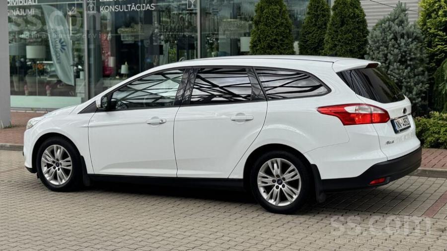 Balts Ford Focus 2013 Rīga, ar dzinēja tilpumu 1.00 L un nobraukumu 179 tūkst. km par 3300 €, foto 5 vietnē AUTOMOTO.COM.LV