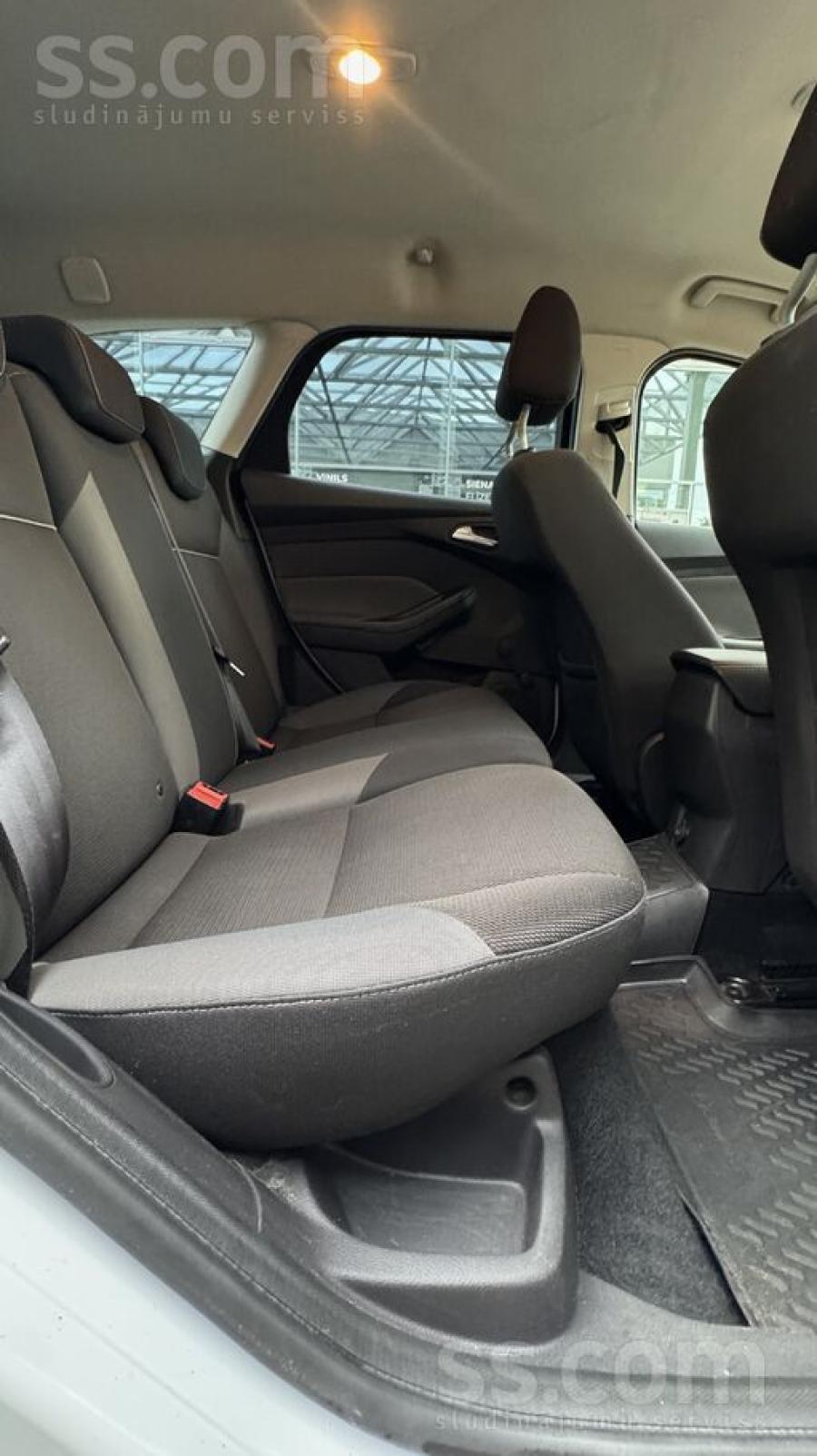 Balts Ford Focus 2013 Rīga, ar dzinēja tilpumu 1.00 L un nobraukumu 179 tūkst. km par 3300 €, foto 10 vietnē AUTOMOTO.COM.LV