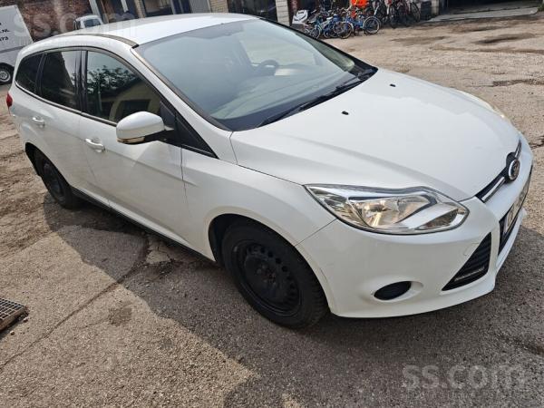 White Ford Focus 2013 in Liepaja, with an engine capacity of 2.00 L and mileage of 379 thousand km for 3500 €, photo 3 on AUTOMOTO.COM.LV