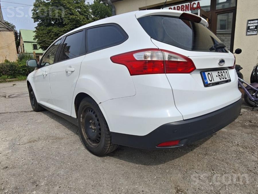 Balts Ford Focus 2013 Liepāja, ar dzinēja tilpumu 2.00 L un nobraukumu 379 tūkst. km par 3500 €, foto 8 vietnē AUTOMOTO.COM.LV