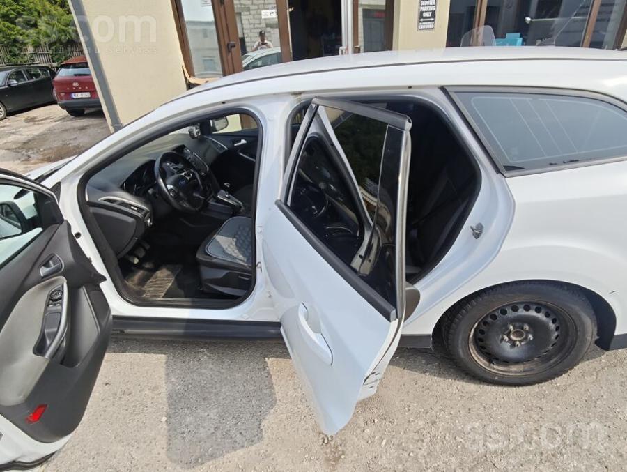 Balts Ford Focus 2013 Liepāja, ar dzinēja tilpumu 2.00 L un nobraukumu 379 tūkst. km par 3500 €, foto 11 vietnē AUTOMOTO.COM.LV