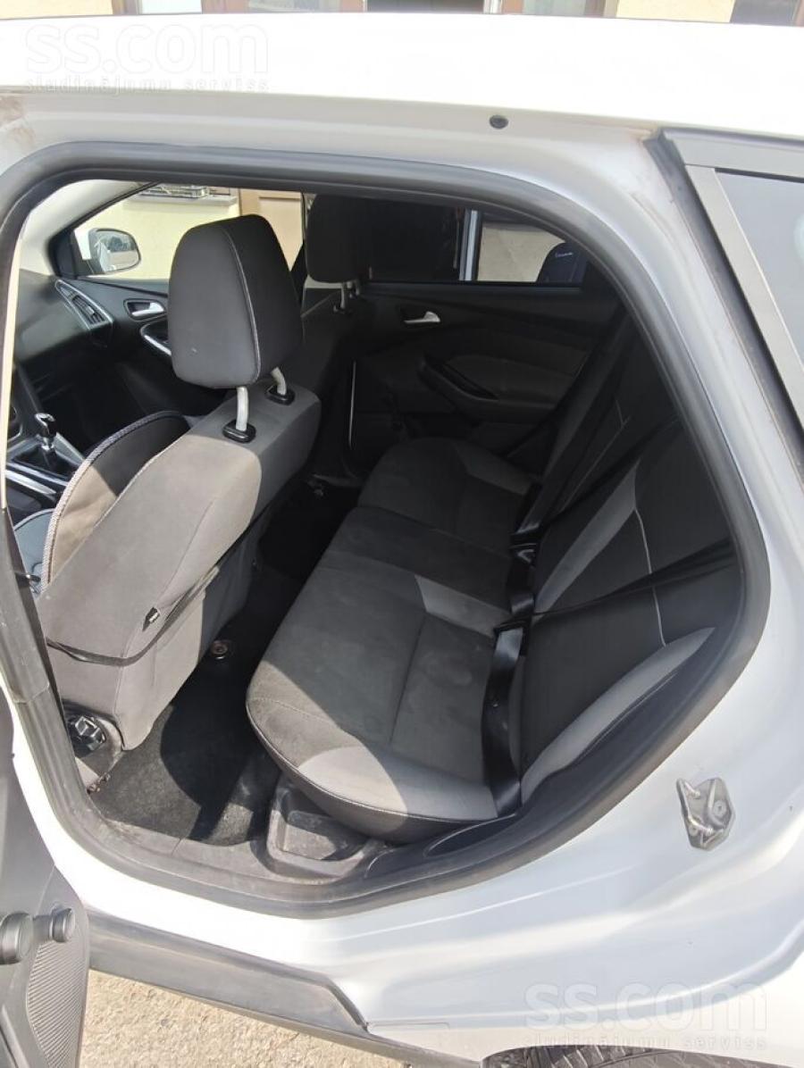 Balts Ford Focus 2013 Liepāja, ar dzinēja tilpumu 2.00 L un nobraukumu 379 tūkst. km par 3500 €, foto 13 vietnē AUTOMOTO.COM.LV
