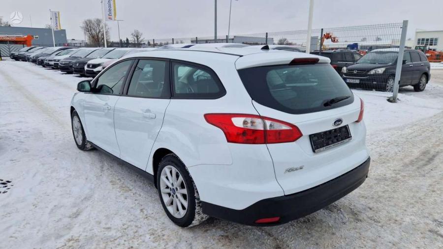 White Ford Focus 2014 in Marijampole, with an engine capacity of 1.60 L and mileage of 138 thousand km for 4190 €, photo 6 on AUTOMOTO.COM.LV