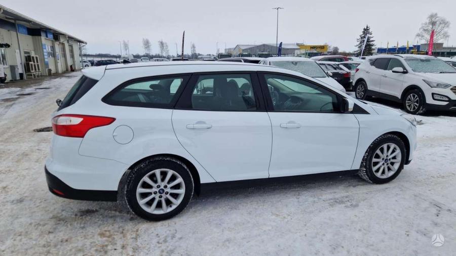 White Ford Focus 2014 in Marijampole, with an engine capacity of 1.60 L and mileage of 138 thousand km for 4190 €, photo 9 on AUTOMOTO.COM.LV