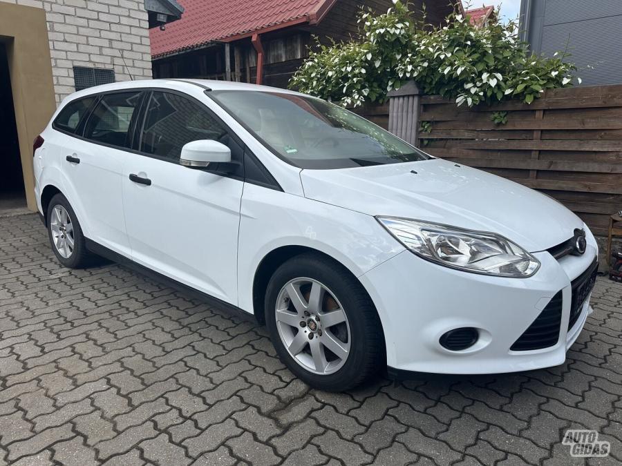 White Ford Focus 2014 in Prienai, with an engine capacity of 1.00 L and mileage of 200 thousand km for 1600 €, photo 1 on AUTOMOTO.COM.LV