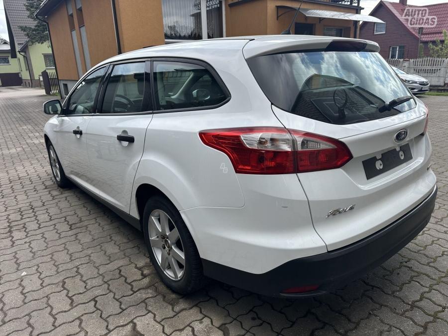 White Ford Focus 2014 in Prienai, with an engine capacity of 1.00 L and mileage of 200 thousand km for 1600 €, photo 4 on AUTOMOTO.COM.LV