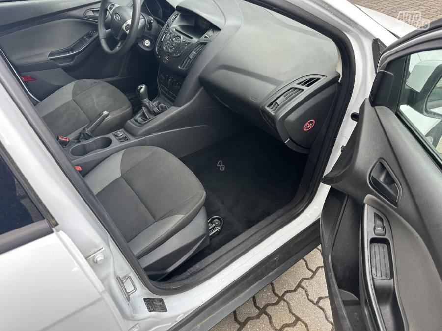 White Ford Focus 2014 in Prienai, with an engine capacity of 1.00 L and mileage of 200 thousand km for 1600 €, photo 7 on AUTOMOTO.COM.LV